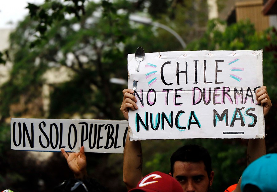 LOS MITOS CON QUE LA CASTA POLÍTICA ENVUELVE AL PUEBLO DE CHILE. Héctor ...